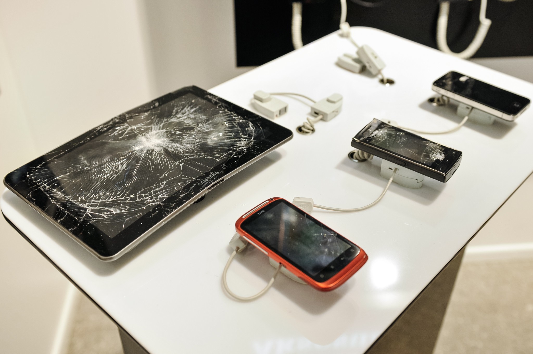 Tele2 piedāvā apdrošināt telefonu un datoru pret zādzībām un bojājumiem ...